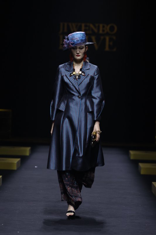 【计文波 Ji Wenbo】计文波-Ji Wenbo时装作品图片-天天时装-口袋里的时尚指南