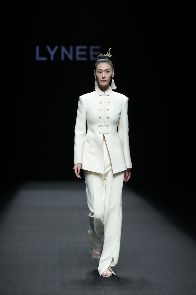LYNEE · 李惠真 2022春夏高级成衣秀 - Beijing Spring 2022-天天时装-口袋里的时尚指南