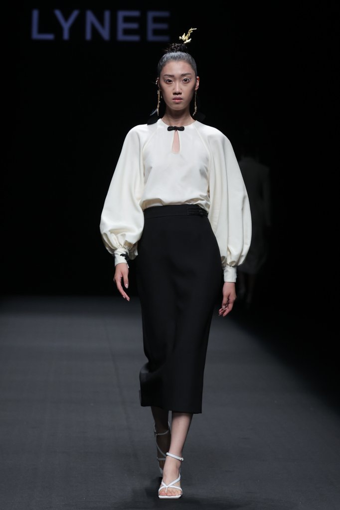 LYNEE · 李惠真 2022春夏高级成衣秀 - Beijing Spring 2022-天天时装-口袋里的时尚指南