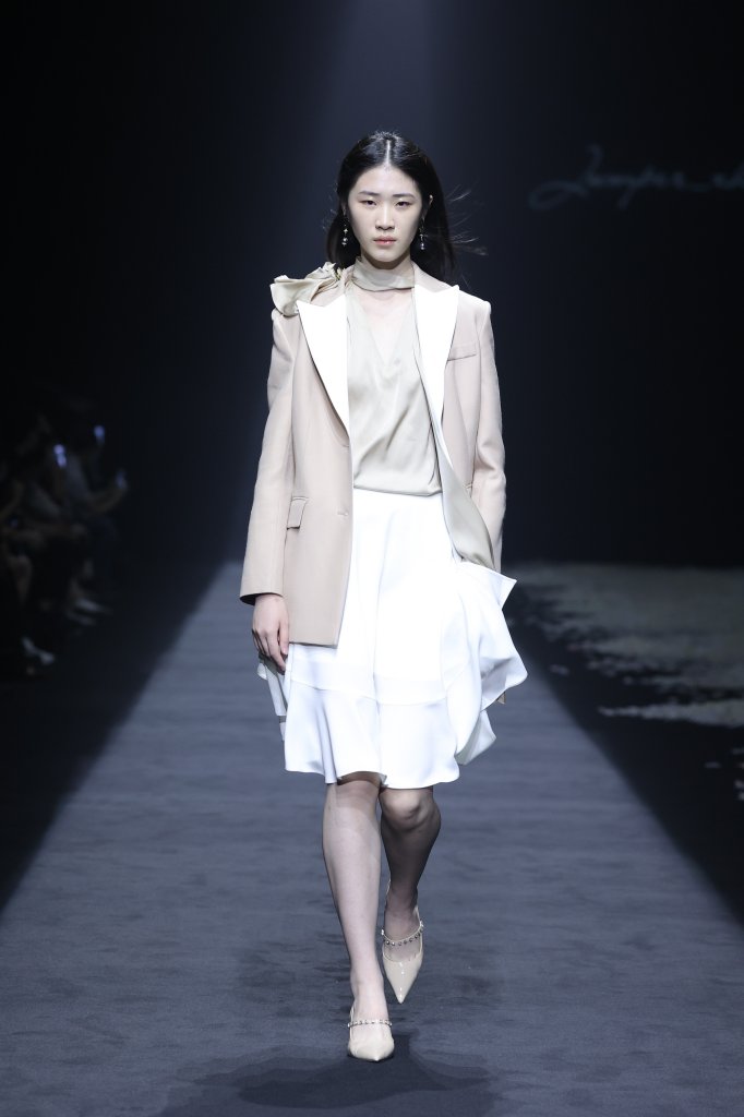 JUMPER ZHANG · 黄洸骐 2022春夏高级成衣秀 - Beijing Spring 2022-天天时装-口袋里的时尚指南