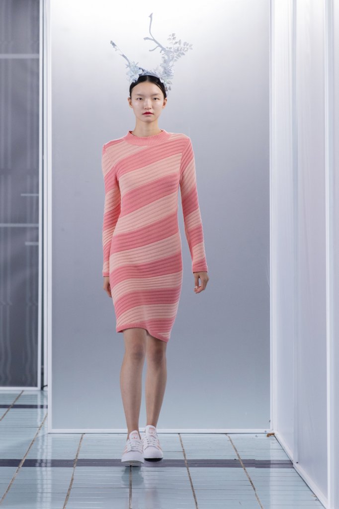 Apujan 2022春夏高级成衣秀 - London Spring 2022-天天时装-口袋里的时尚指南