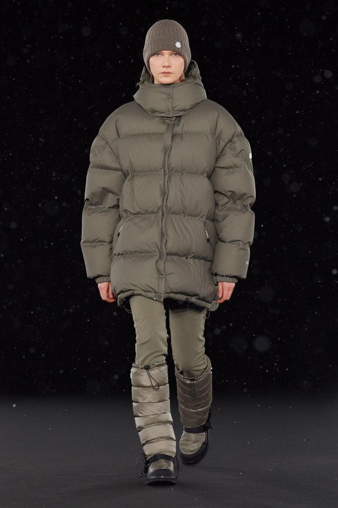 Moncler 4 Hyke 2022春夏高级成衣Lookbook-天天时装-口袋里的时尚指南