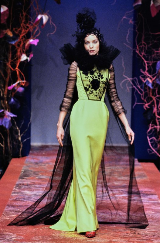 【克里斯汀·拉克鲁瓦 Christian Lacroix】克里斯汀·拉克鲁瓦 Christian Lacroix时装作品图片 天天时装 口袋里的时尚指南