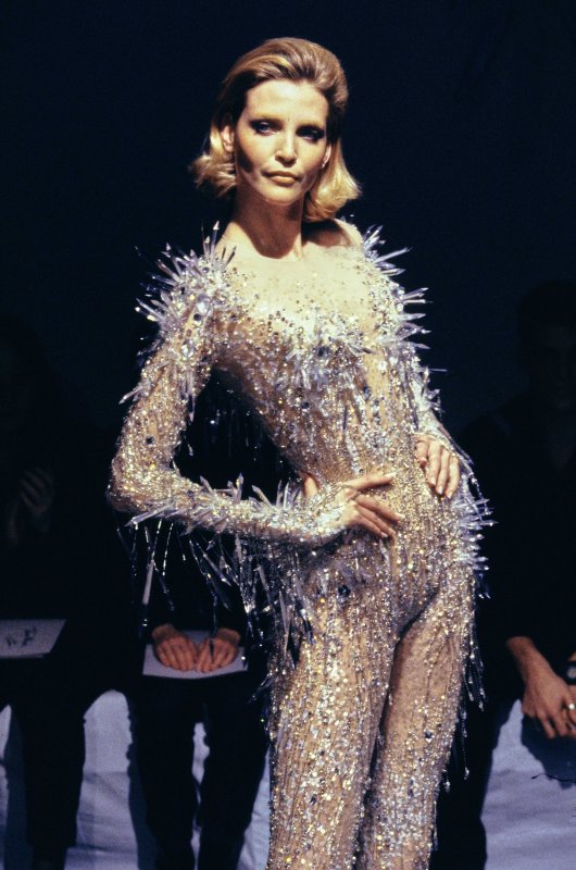 【蒂埃里·穆勒 Thierry Mugler】蒂埃里·穆勒-Thierry Mugler时装作品图片-天天时装-口袋里的时尚指南
