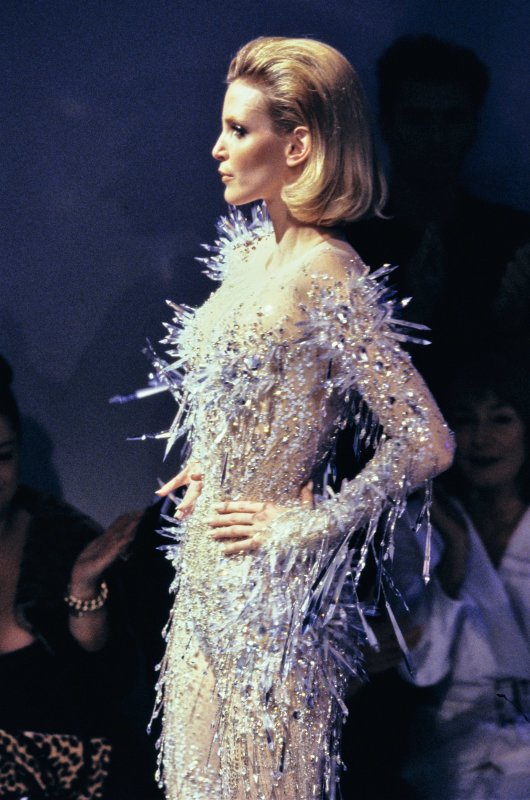 【蒂埃里·穆勒 Thierry Mugler】蒂埃里·穆勒-Thierry Mugler时装作品图片-天天时装-口袋里的时尚指南