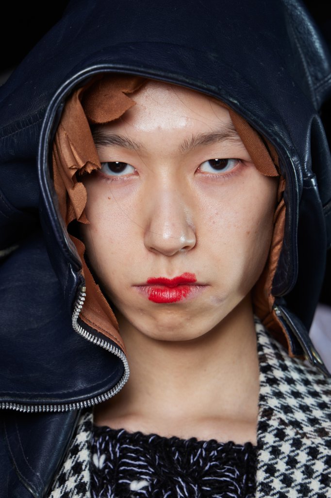 玛尼 Marni 2022/23秋冬高级成衣秀(后台妆容) - Milan Fall 2022-天天时装-口袋里的时尚指南