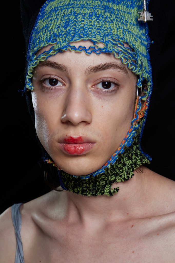 玛尼 Marni 2022/23秋冬高级成衣秀(后台妆容) - Milan Fall 2022-天天时装-口袋里的时尚指南