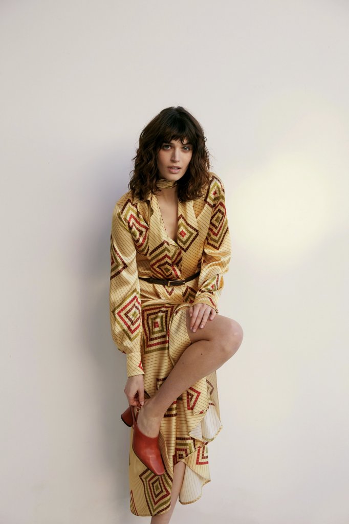 Momoni 2022/23秋冬高级成衣Lookbook-天天时装-口袋里的时尚指南