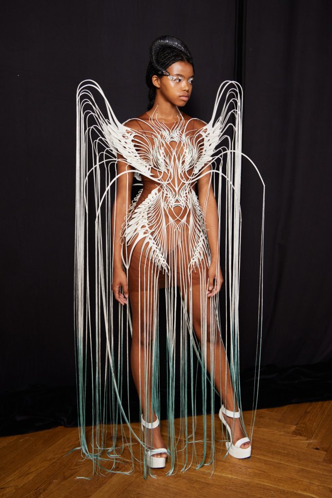 艾里斯·范·荷本 Iris van Herpen 2022/23秋冬高级定制秀(细节) - Couture Fall 2022-天天时装-口袋里的时尚指南
