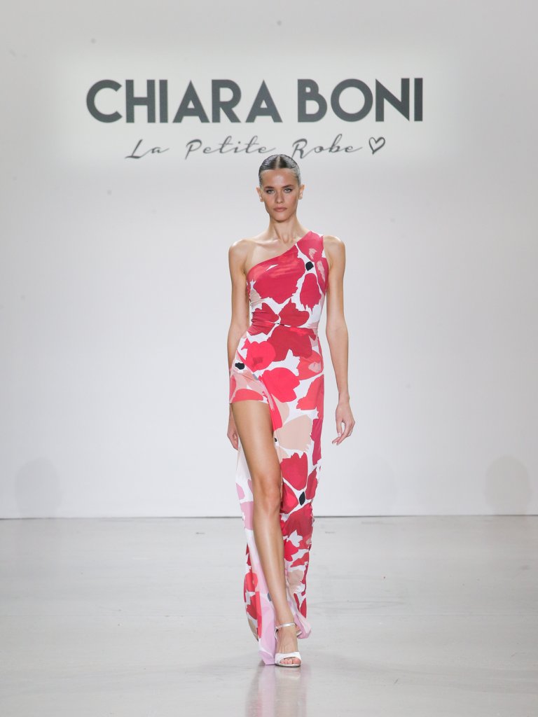 Chiara Boni 2023春夏高级成衣秀 - New York Spring 2023-天天时装-口袋里的时尚指南