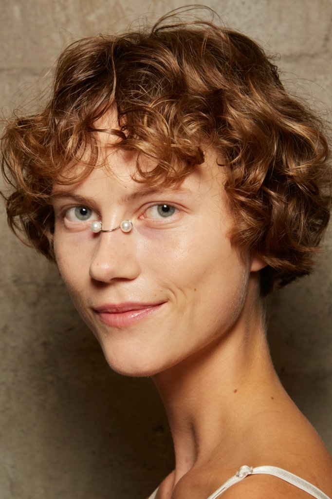 Ac9 2023春夏高级成衣秀(后台妆容) - Milan Spring 2023-天天时装-口袋里的时尚指南