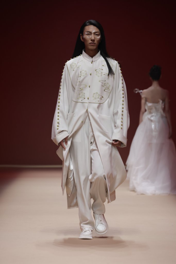 梦幻西游 x 三寸盛京 SUNCUN · 张彦(张突然) 2023春夏高级成衣秀 - Beijing Spring 2023-天天时装-口袋里 ...