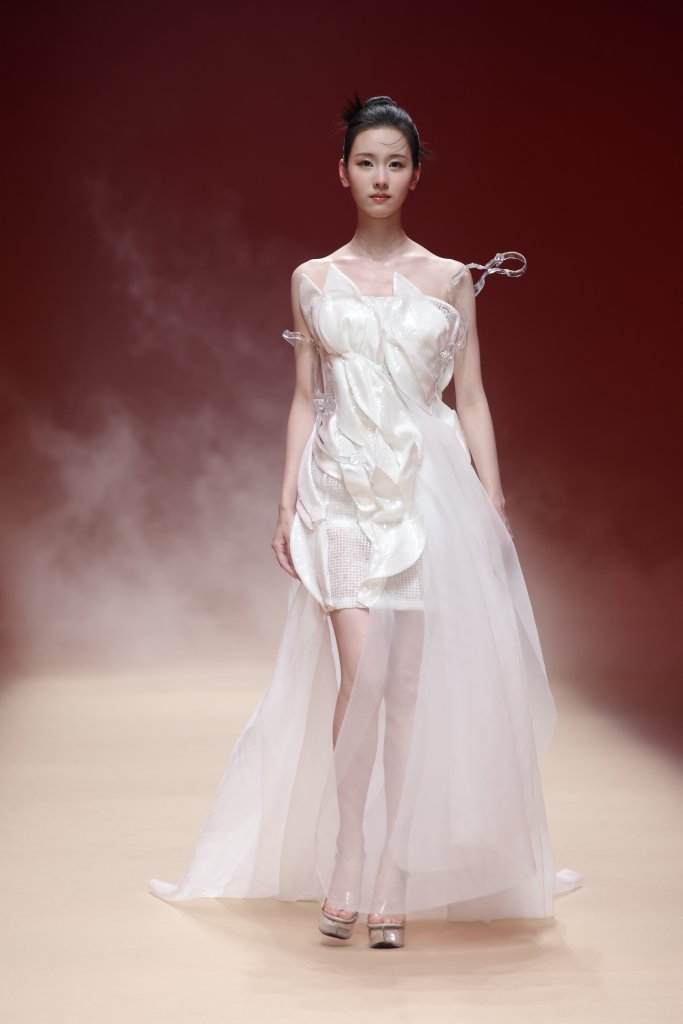 梦幻西游 x 三寸盛京 SUNCUN · 张彦(张突然) 2023春夏高级成衣秀 - Beijing Spring 2023-天天时装-口袋里 ...