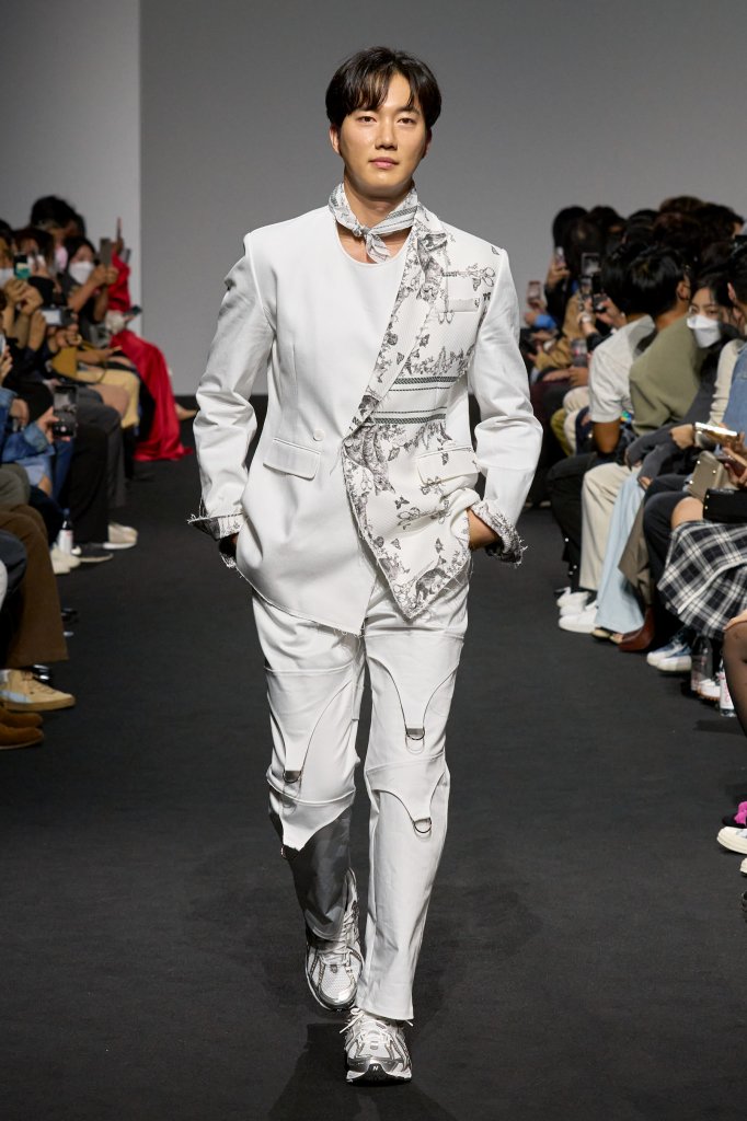 Kwak Hyun Joo Collection 2023春夏高级成衣秀 - Seoul Spring 2023-天天时装-口袋里的时尚指南