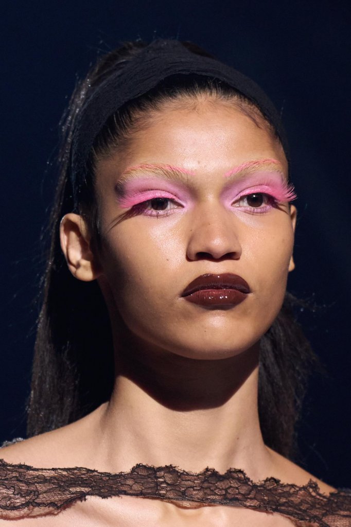 蒂埃里·穆勒 Mugler 2022/23秋冬高级成衣秀(细节) - Paris Fall 2022-天天时装-口袋里的时尚指南