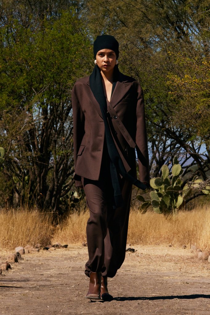 Tibi 2023/24秋冬高级成衣Lookbook-天天时装-口袋里的时尚指南