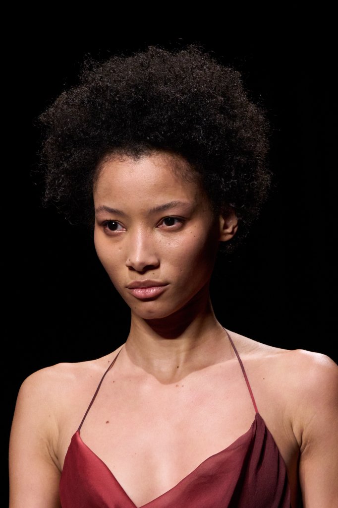 阿尔伯特-菲尔蒂 Alberta Ferretti 2023/24秋冬高级成衣秀(细节) - Milan Fall 2023-天天时装-口袋里 ...