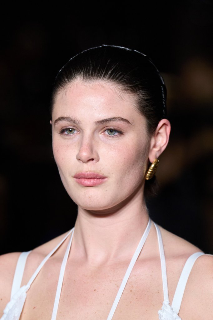 Ester Manas 2023/24秋冬高级成衣秀(细节) - Paris Fall 2023-天天时装-口袋里的时尚指南