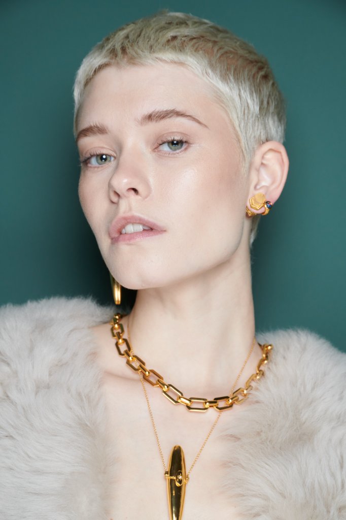 兹默曼 Zimmermann 2023/24秋冬高级成衣秀(后台妆容) - Paris Fall 2023-天天时装-口袋里的时尚指南