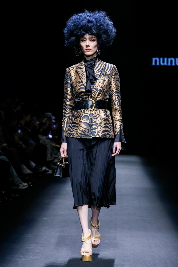 nunu&nono 张恩 2023/24秋冬高级成衣秀 - Beijing Fall 2023-天天时装-口袋里的时尚指南