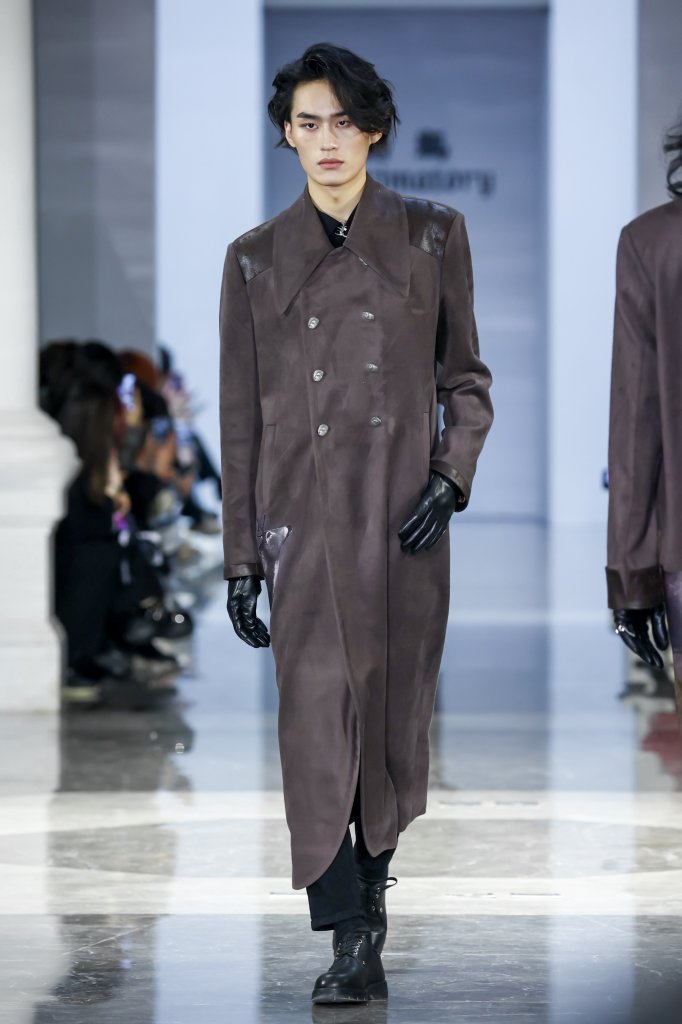 泪瓶 Lacrimatory · 汪义钦 2023/24秋冬高级成衣秀 - Beijing Fall 2023-天天时装-口袋里的时尚指南