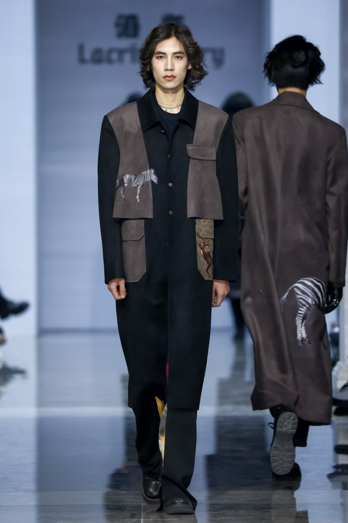 泪瓶 Lacrimatory · 汪义钦 2023/24秋冬高级成衣秀 - Beijing Fall 2023-天天时装-口袋里的时尚指南