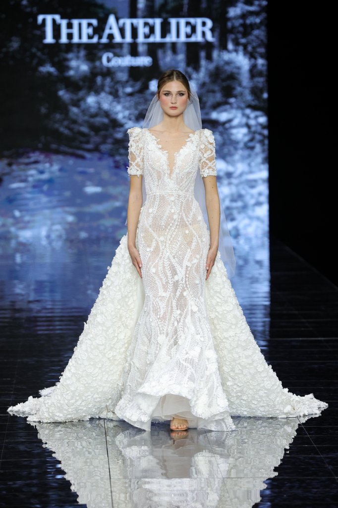 The Atelier 2024春夏婚纱礼服秀 - Barcelona Bridal 2024-天天时装-口袋里的时尚指南