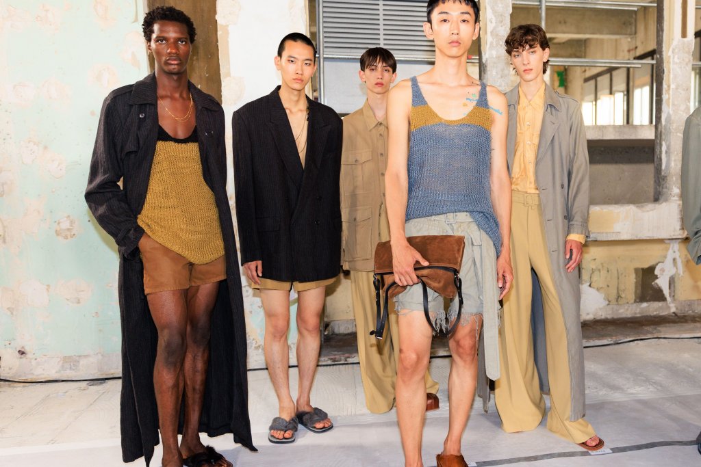 德赖斯·范诺顿 Dries Van Noten 2024春夏男装秀(后台妆容) - Paris Sping 2024-天天时装-口袋里的时尚指南