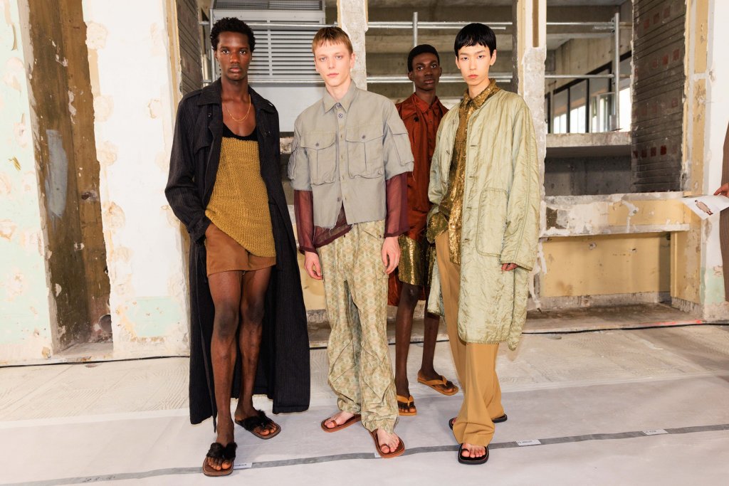 德赖斯·范诺顿 Dries Van Noten 2024春夏男装秀(后台妆容) - Paris Sping 2024-天天时装-口袋里的时尚指南