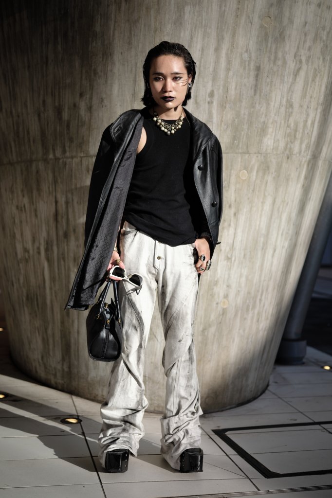 2024春夏东京时装周秀场外街拍精选（第2天） by Valentina Valdinoci & Vincenzo Grillo-天天时装 ...