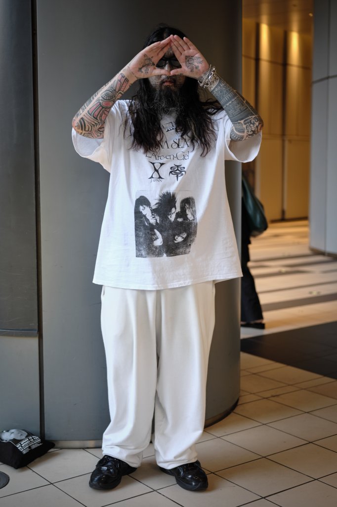 2024春夏东京时装周秀场外街拍精选（第2天） by Valentina Valdinoci & Vincenzo Grillo-天天时装 ...