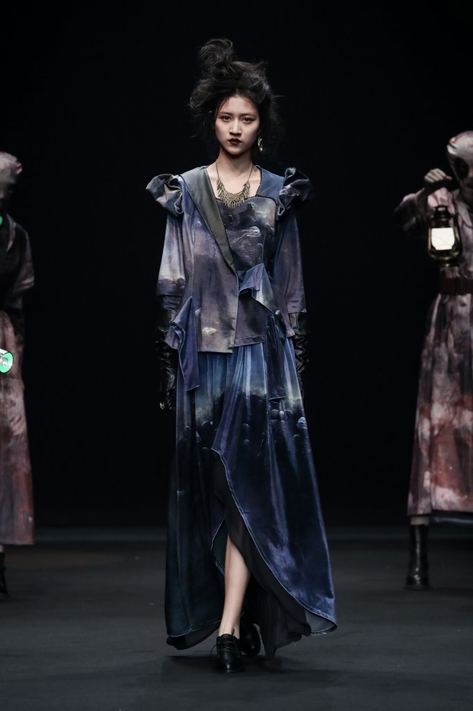 泪瓶 Lacrimatory · 汪义钦 │10+3 2024春夏高级成衣秀 - Beijing Spring 2024-天天时装-口袋里的时尚指南