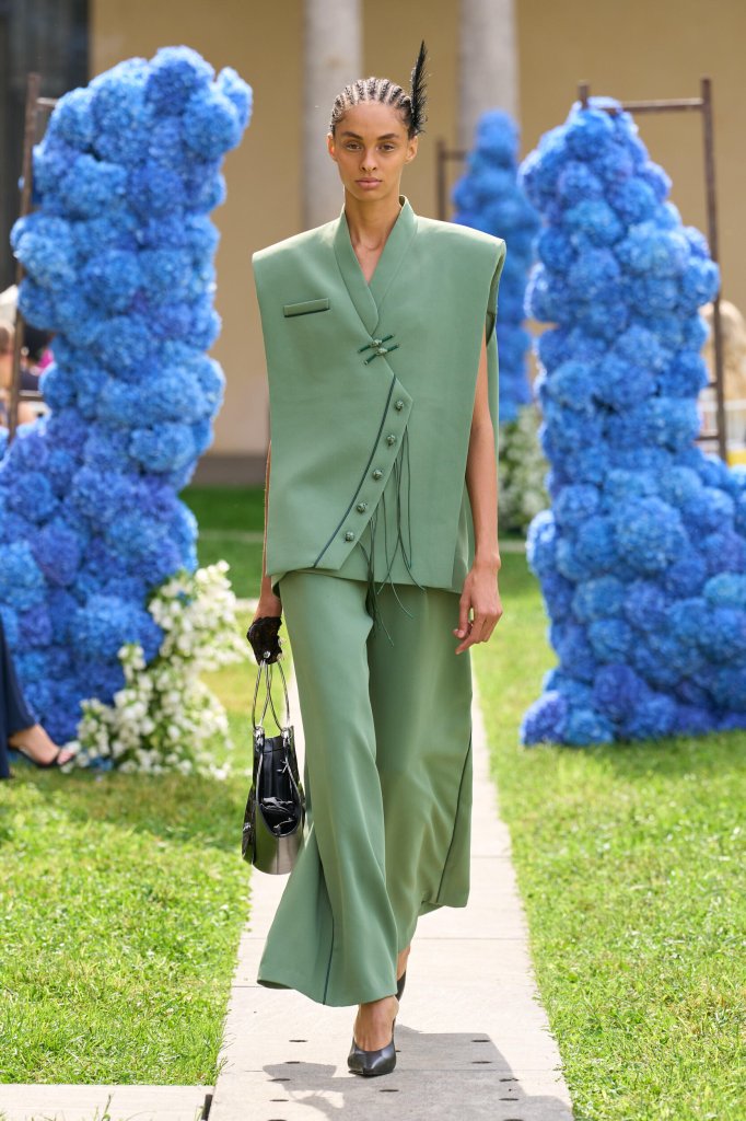 SARAWONG 王思元 2024春夏高级成衣秀 - Milan Spring 2024-天天时装-口袋里的时尚指南