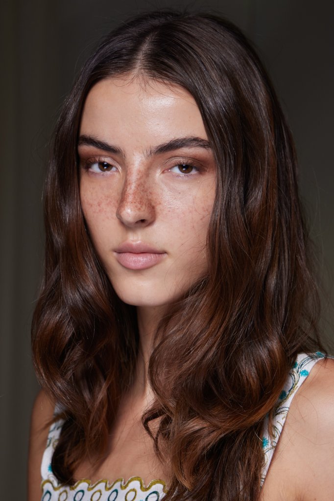 艾莉·萨博 Elie Saab 2024春夏高级成衣秀(后台妆容) - Paris Spring 2024-天天时装-口袋里的时尚指南