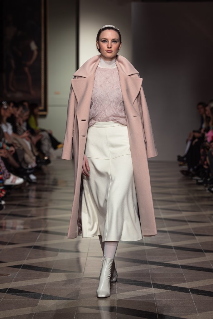 ELYSIAN 2024/25秋冬高级成衣秀 - Budapest Fall 2024-天天时装-口袋里的时尚指南