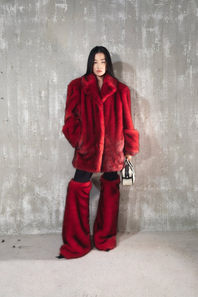 Stand Studio 2024/25秋冬高级成衣Lookbook-天天时装-口袋里的时尚指南