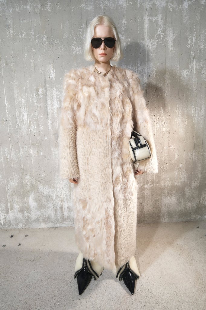 Stand Studio 2024/25秋冬高级成衣Lookbook-天天时装-口袋里的时尚指南