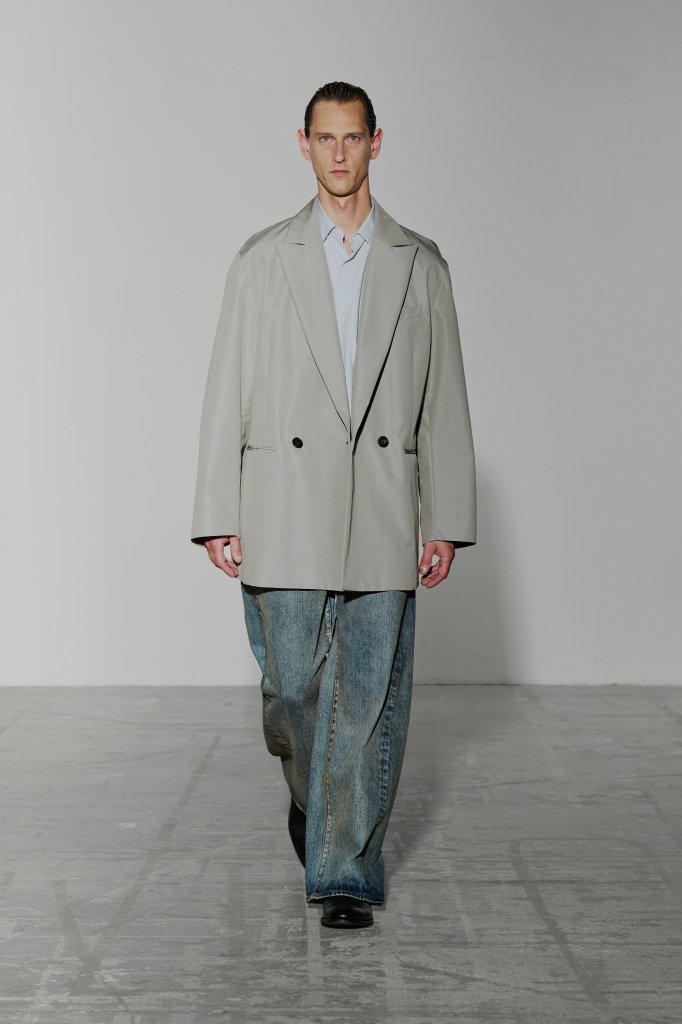 Stein 2025春夏高级成衣秀 - Tokyo Spring 2025-天天时装-口袋里的时尚指南