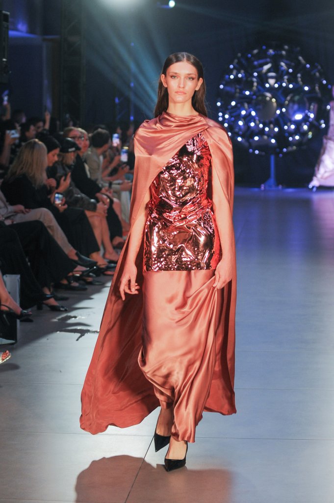 Gasanova 2025春夏高级成衣秀 - Ukraine Spring 2025-天天时装-口袋里的时尚指南