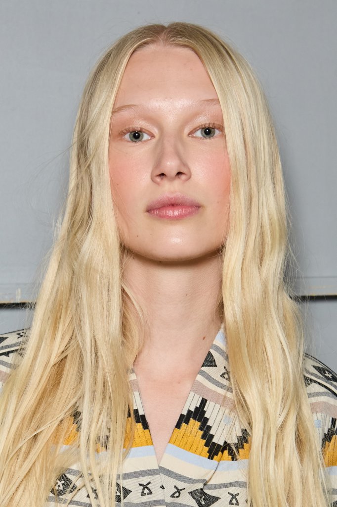 Leonard Paris 2025春夏高级成衣秀(后台妆容) - Paris Spring 2025-天天时装-口袋里的时尚指南