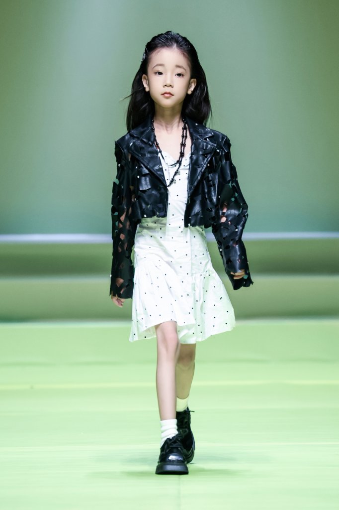贾斯珀 LZC JASPER 2025春夏童装秀 - Beijing Spring 2025-天天时装-口袋里的时尚指南