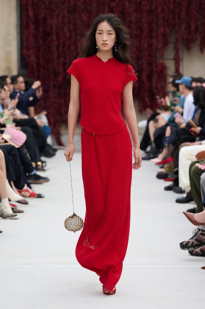 Samuel Guì Yang 2025春夏高级成衣秀 - Shanghai Spring 2025-天天时装-口袋里的时尚指南