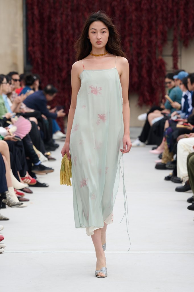 Samuel Guì Yang 2025春夏高级成衣秀 - Shanghai Spring 2025-天天时装-口袋里的时尚指南