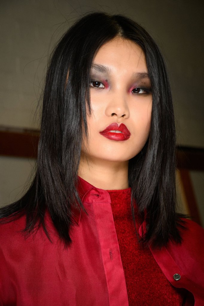 马克·法斯特 Mark Fast 2025/26秋冬高级成衣秀(后台妆容) - London Fall 2025-天天时装-口袋里的时尚指南